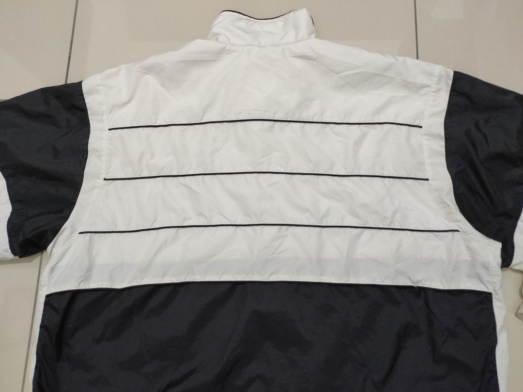 VINTAGE NIKE HITAM/PUTIH WINDBREAKER JACKET, Men's Fashion, Coats ...