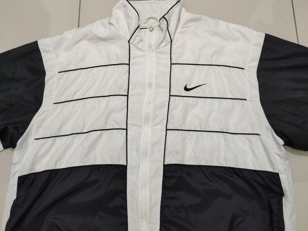 VINTAGE NIKE HITAM/PUTIH WINDBREAKER JACKET, Men's Fashion, Coats ...