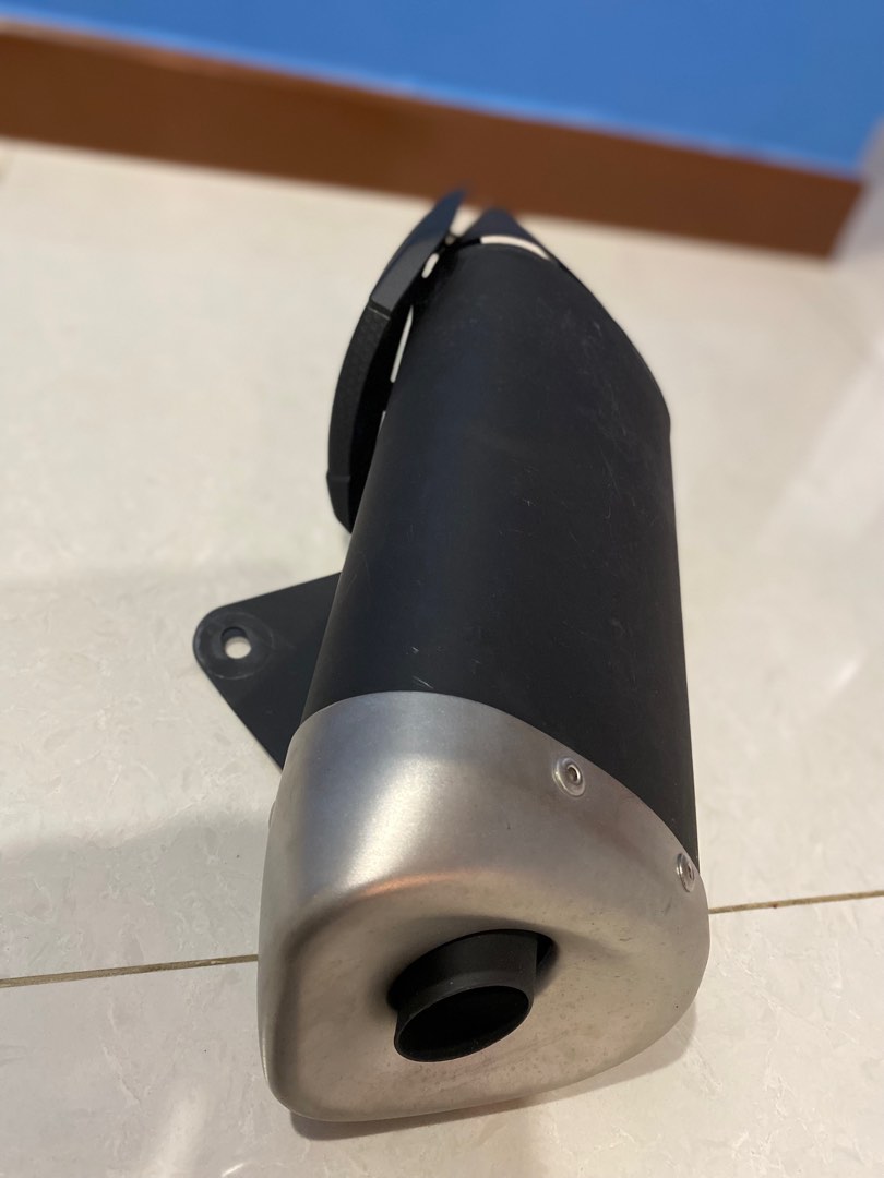 Yamaha r3 stock exhaust, Motorcycles, Motorcycle Accessories on Carousell