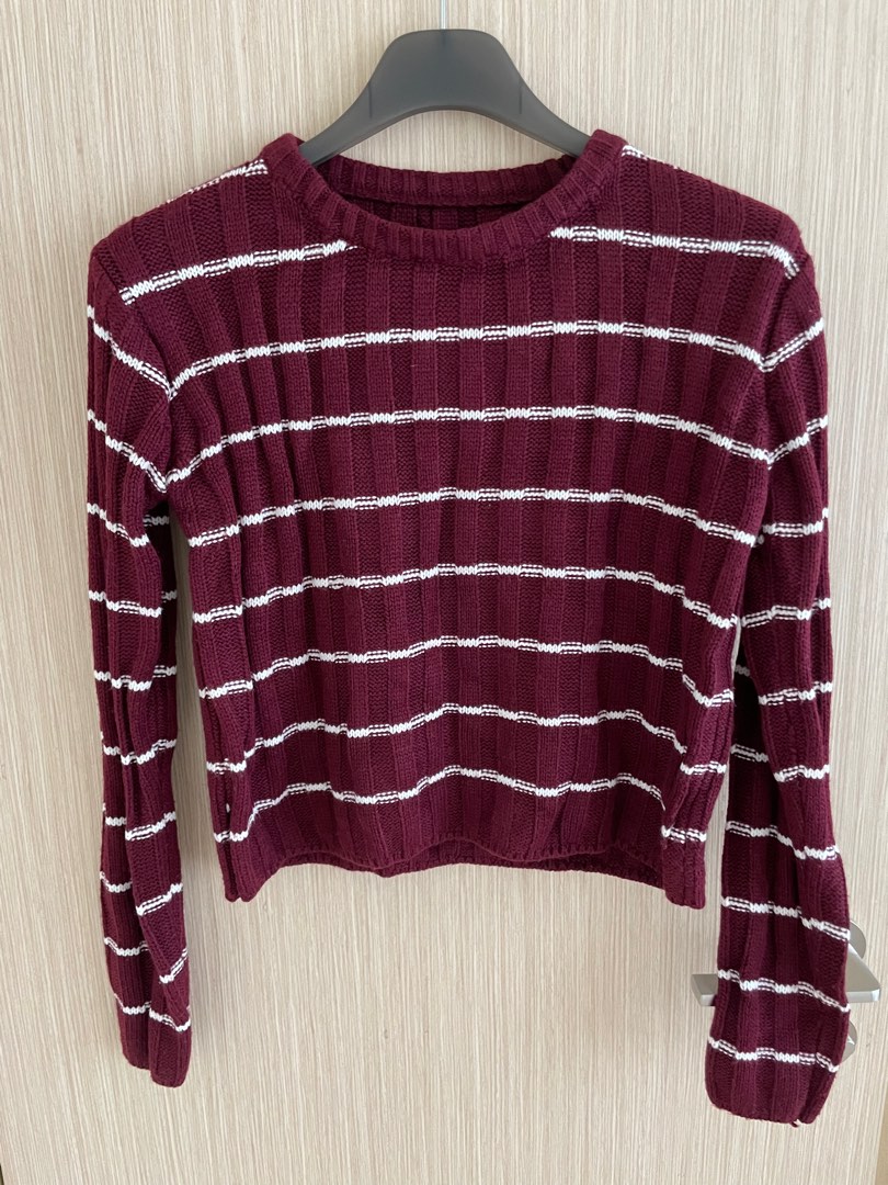 Burgundy Strip Crop Top, 女裝, 上衣, 長袖衫 - Carousell