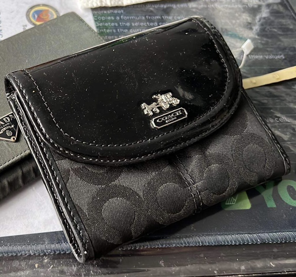 Coach Small Wallet, Women's Fashion, Bags & Wallets, Wallets & Card ...