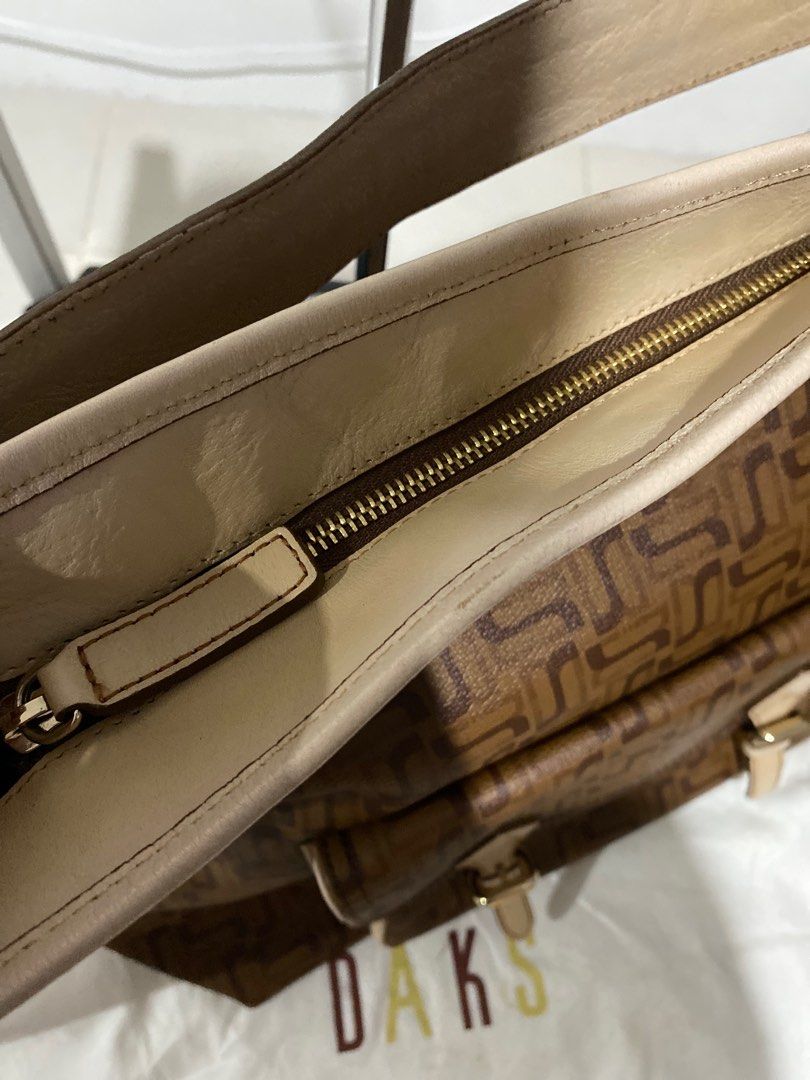 Daks London Hobo Shoulder Bag, Women's Fashion, Bags & Wallets, Shoulder Bags on Carousell