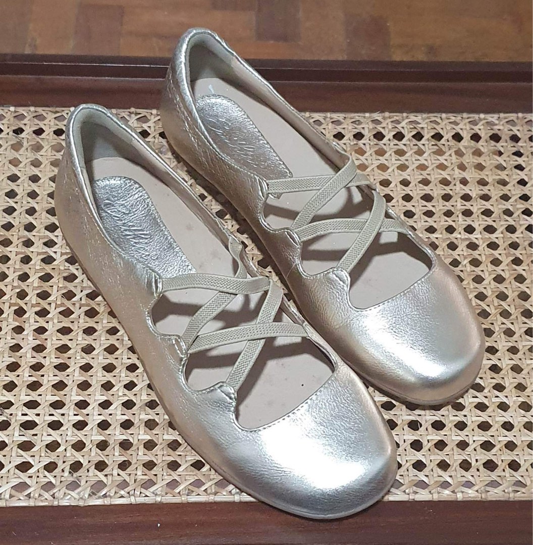 Earthies Clare Gold Ballet Flats, Women's Fashion, Footwear, Flats ...