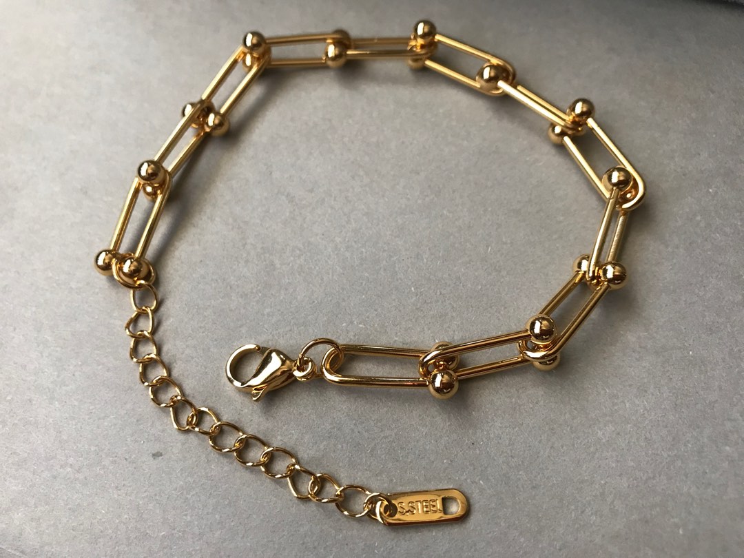 gold hardware link bracelet, Women's Fashion, Jewelry & Organizers, Bracelets on Carousell