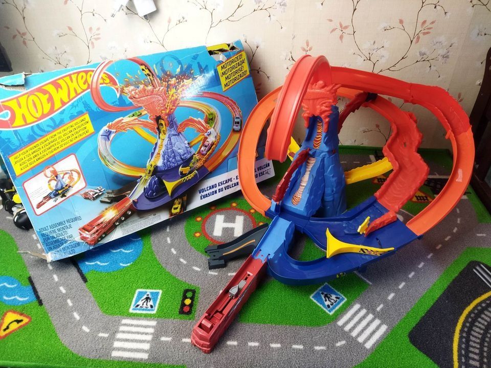 Hot wheels Volcano Escape, Hobbies & Toys, Toys & Games on Carousell