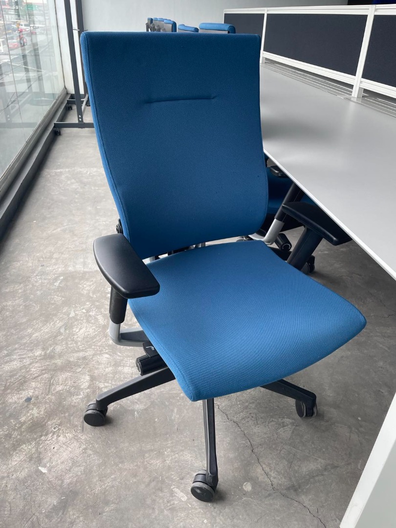 ITOKI SWIVEL CHAIR, Furniture & Home Living, Furniture, Chairs on Carousell