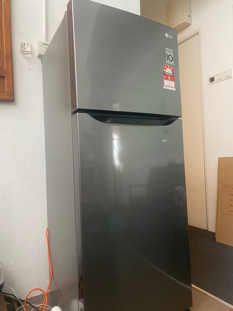 LG refrigerator, TV & Home Appliances, Kitchen Appliances, Refrigerators & Freezers on Carousell