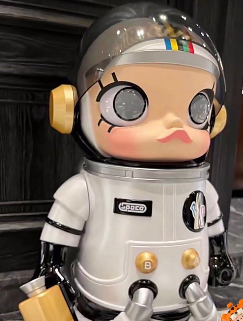 Molly 1000% x moncler 太空人 泡泡瑪特 珍藏版 聯名 mega collection pop mart 超限量款式 ...