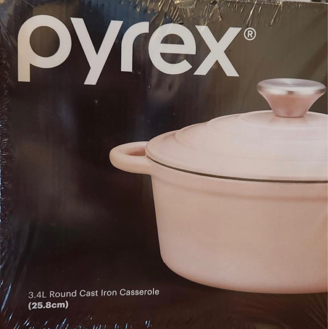 PYREX Cast iron pot 3.4 litre casserole , Furniture & Home Living ...