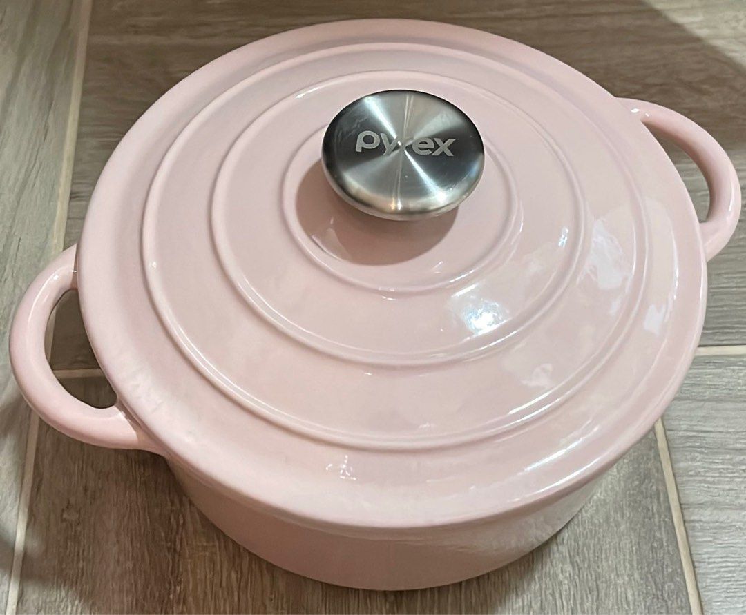 PYREX Cast iron pot 3.4 litre casserole , Furniture & Home Living ...