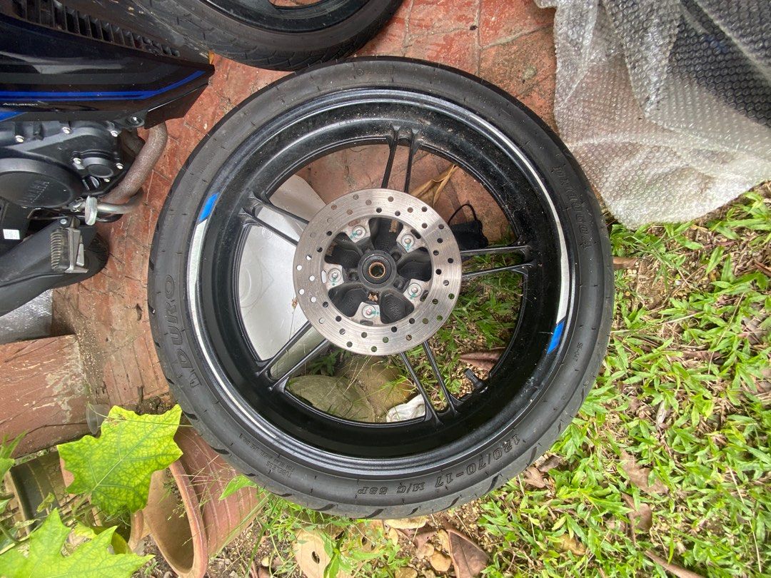 Rim y16 ori moto, Motorbikes on Carousell