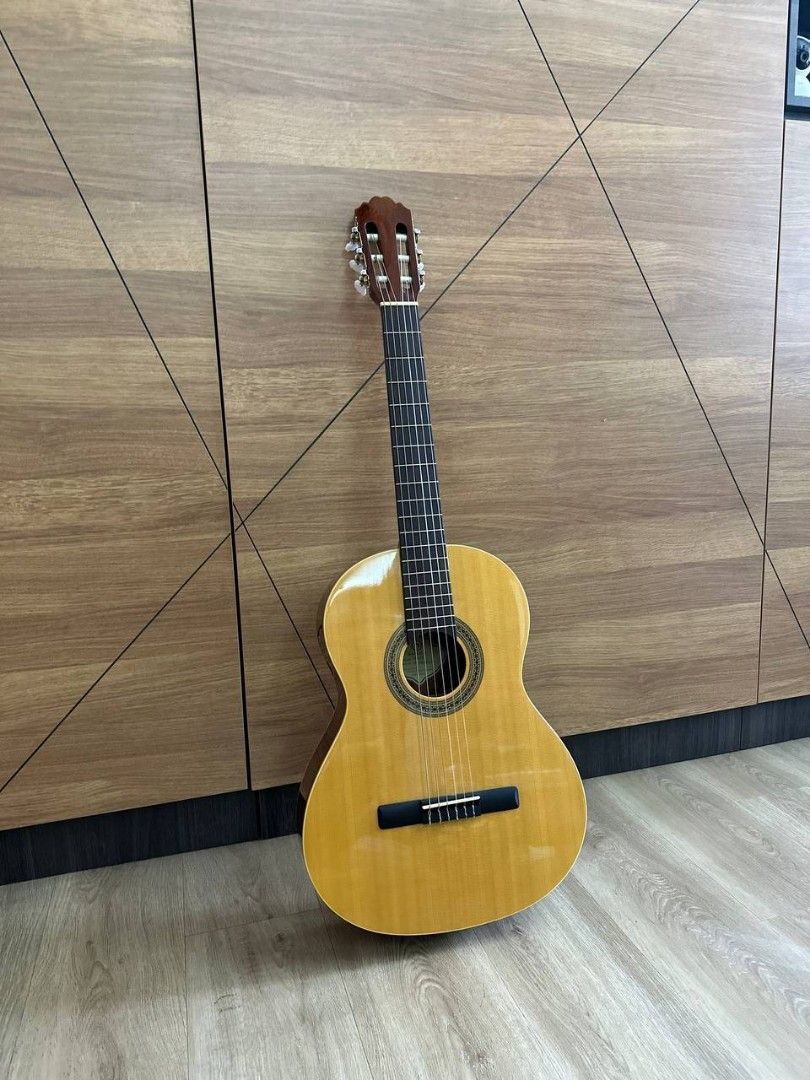 Samick Entry Guitar, Hobbies & Toys, Music & Media, Musical Instruments ...