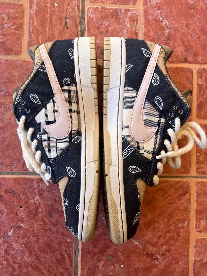 SB DUNK LOW X TRAVIS SCOTT, Men's Fashion, Footwear, Sneakers on Carousell