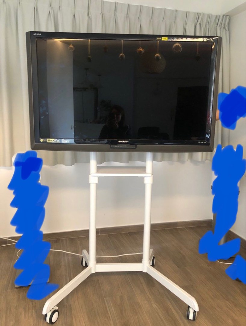 Sharp 46吋電視連有輪架或/和原裝電視腳, 家庭電器, 電視 & 其他娛樂, 電視 - Carousell