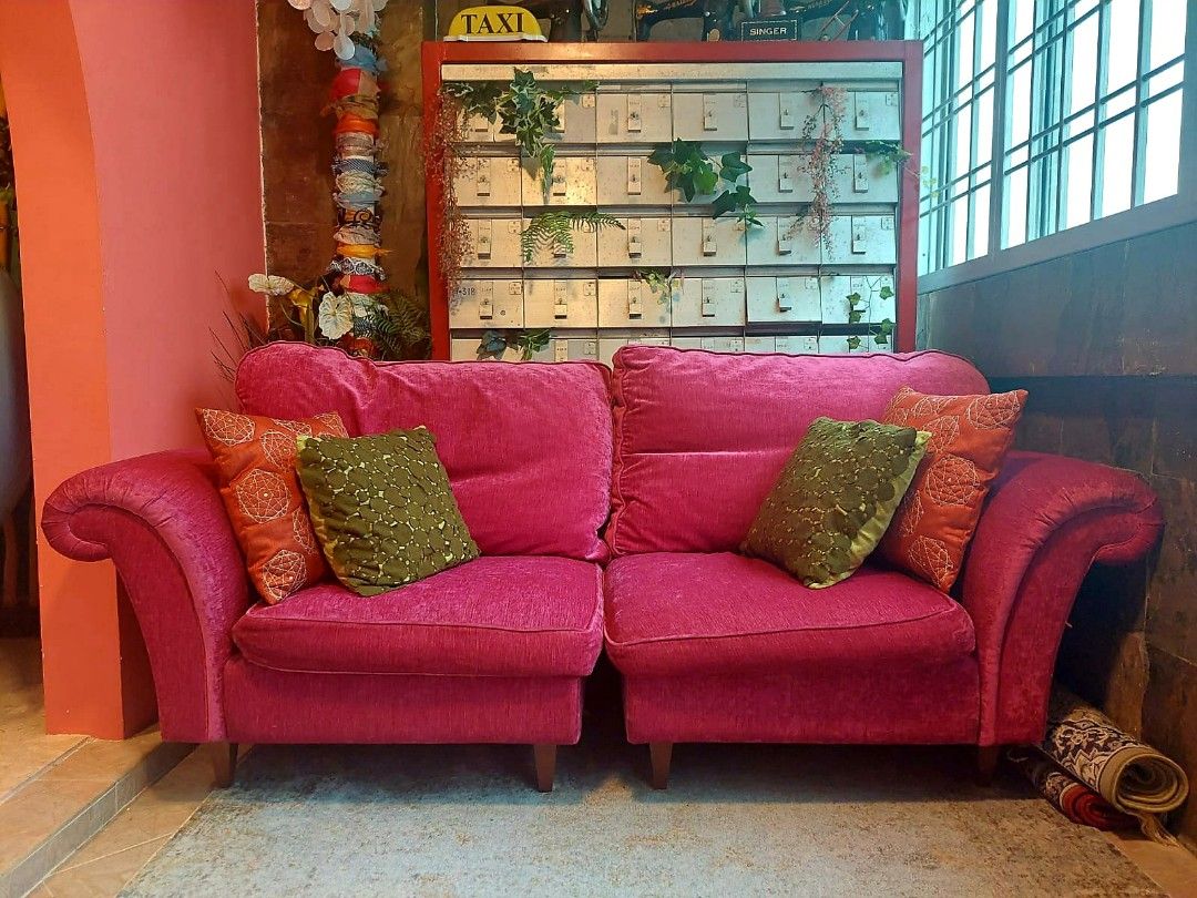 Fuchsia Sofa | Baci Living Room