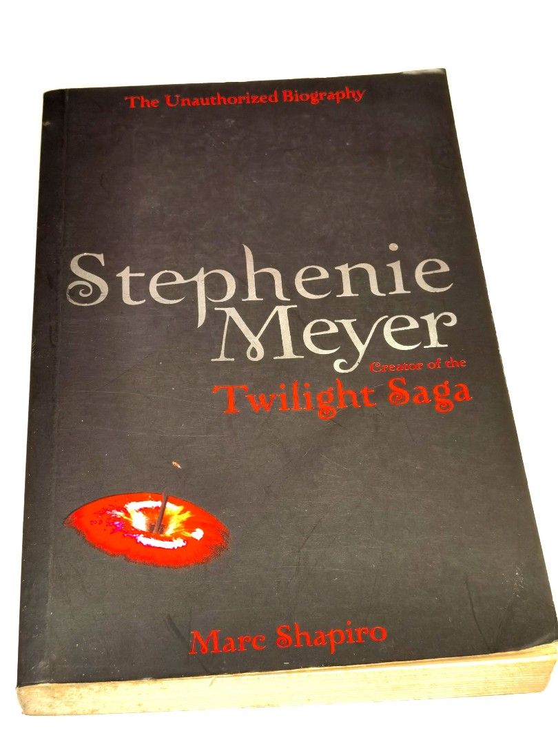 Stephanie Meyer Twilight Saga Biography Book By Marc Shapiro, Hobbies ...