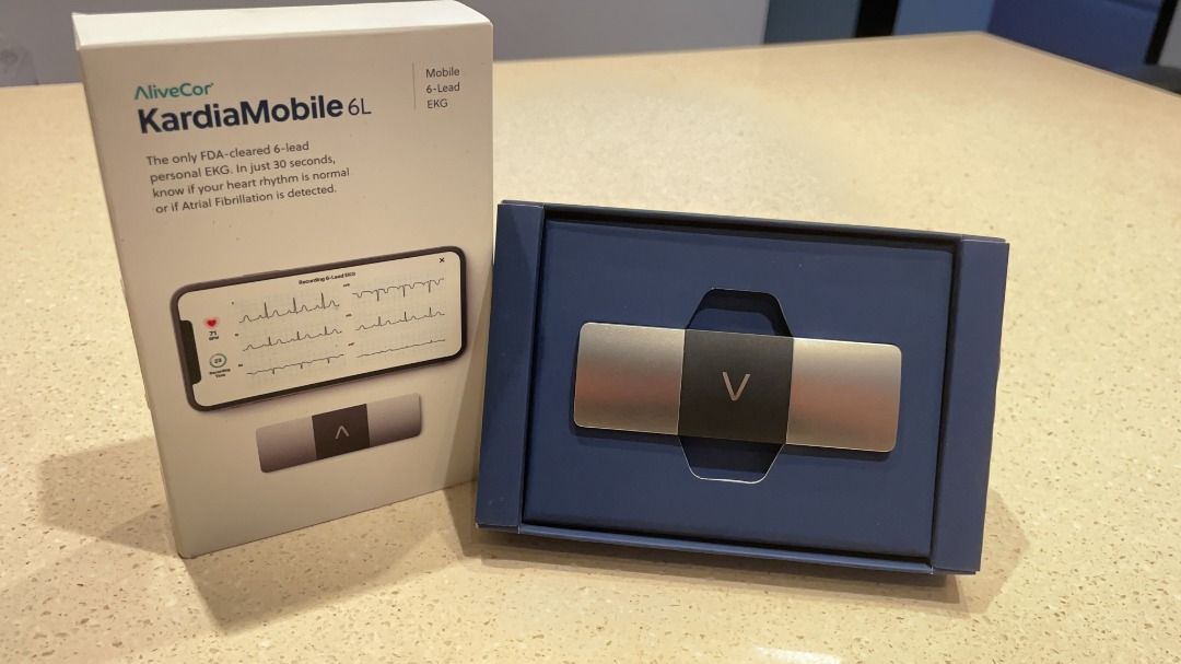 2625) AliveCor KardiaMobile 6L | FDA-Cleared | Wireless 6-Lead EKG | Detects AFib or Normal ...