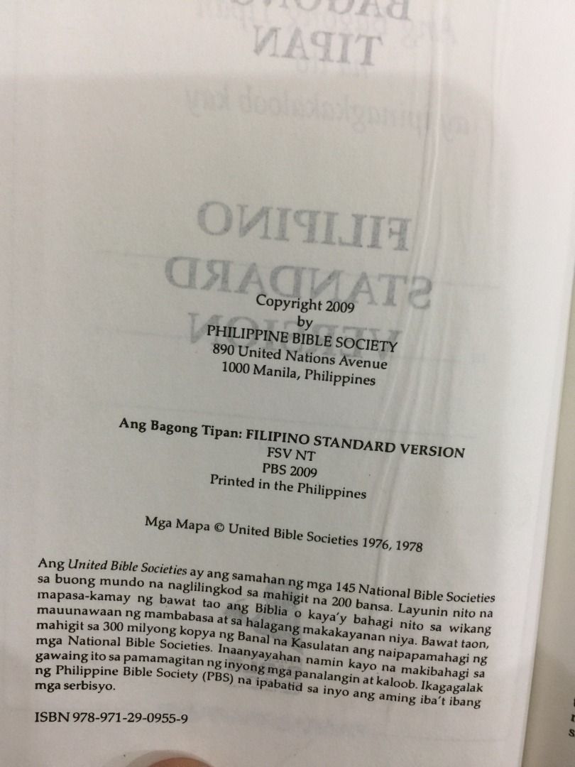 Ang Bagong Tipan: Filipino Standard Version FSV, Hobbies & Toys, Books ...