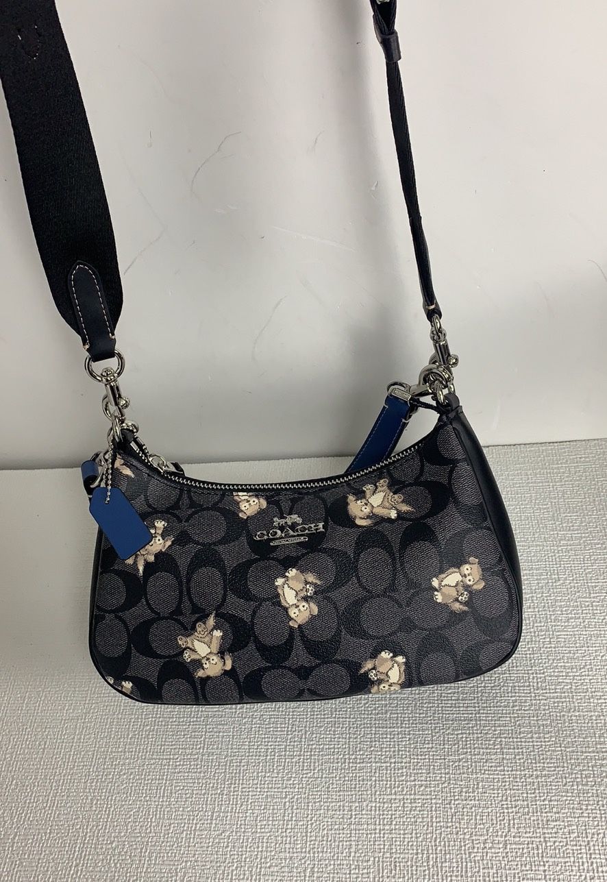 Authentic Coach 775 underarm bag, Women's Fashion, Bags & Wallets ...