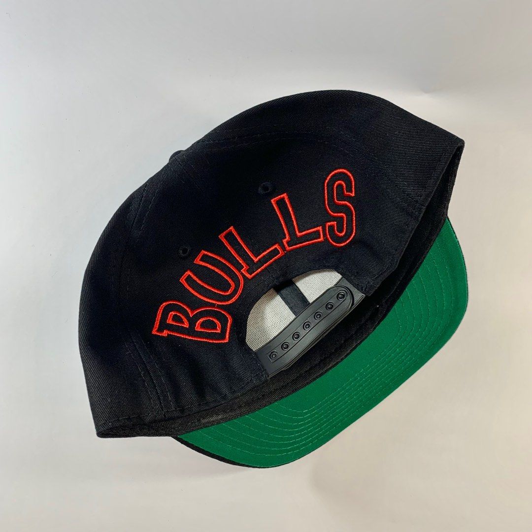 CHICAGO BULLS SCRIPT LOGO, Men's Fashion, Watches & Accessories, Caps ...