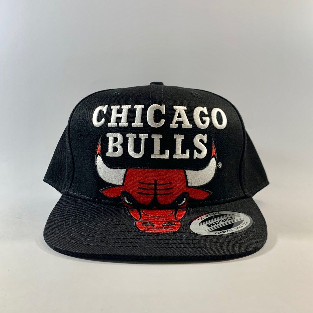 CHICAGO BULLS SCRIPT LOGO, Men's Fashion, Watches & Accessories, Caps ...