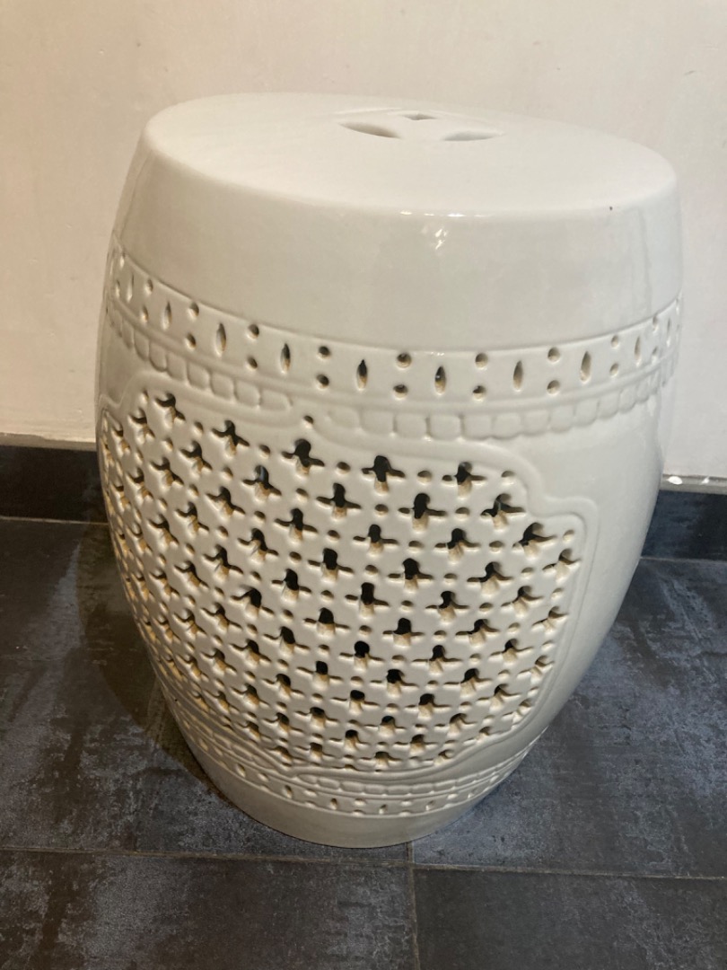 Chinese porcelain stool, 傢俬＆家居, 傢俬, 椅子 - Carousell
