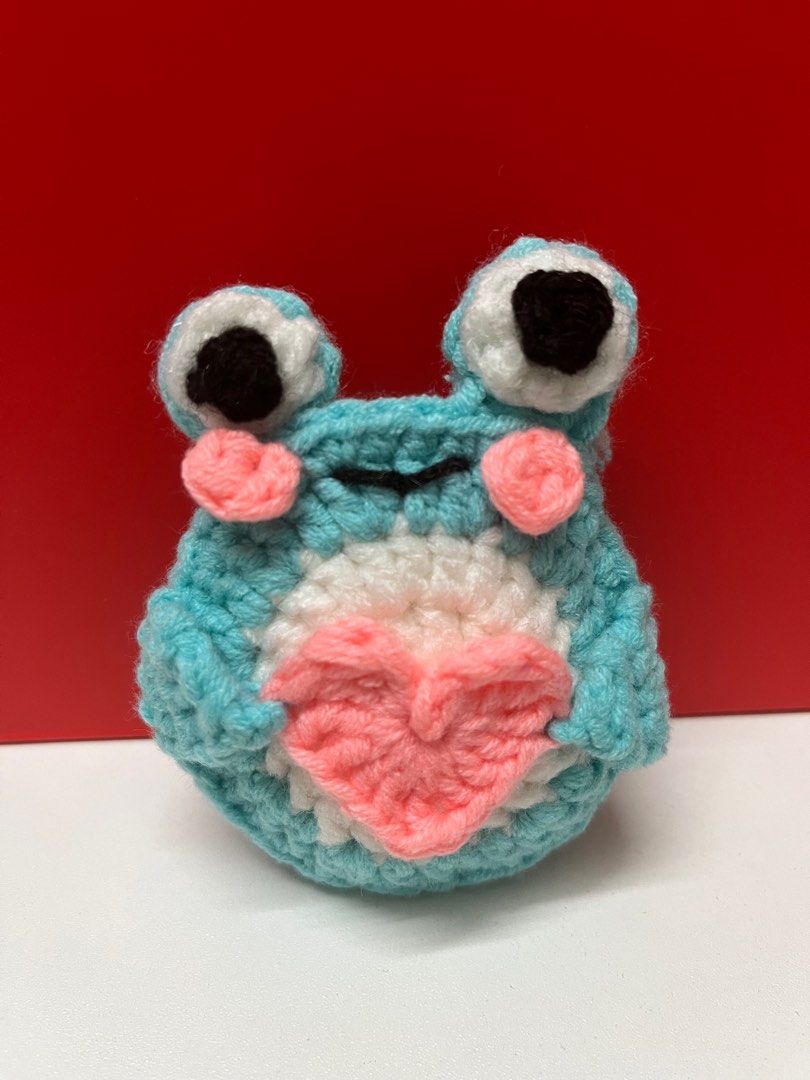 crochet frog pouch with heart, Hobbies & Toys, Stationery & Craft ...