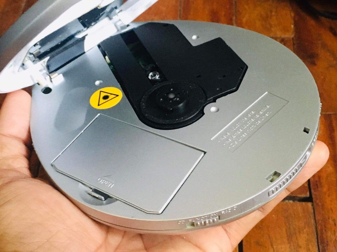 DiSCMAN Portable Player With AM/FM Perfect Working, Audio, Portable ...