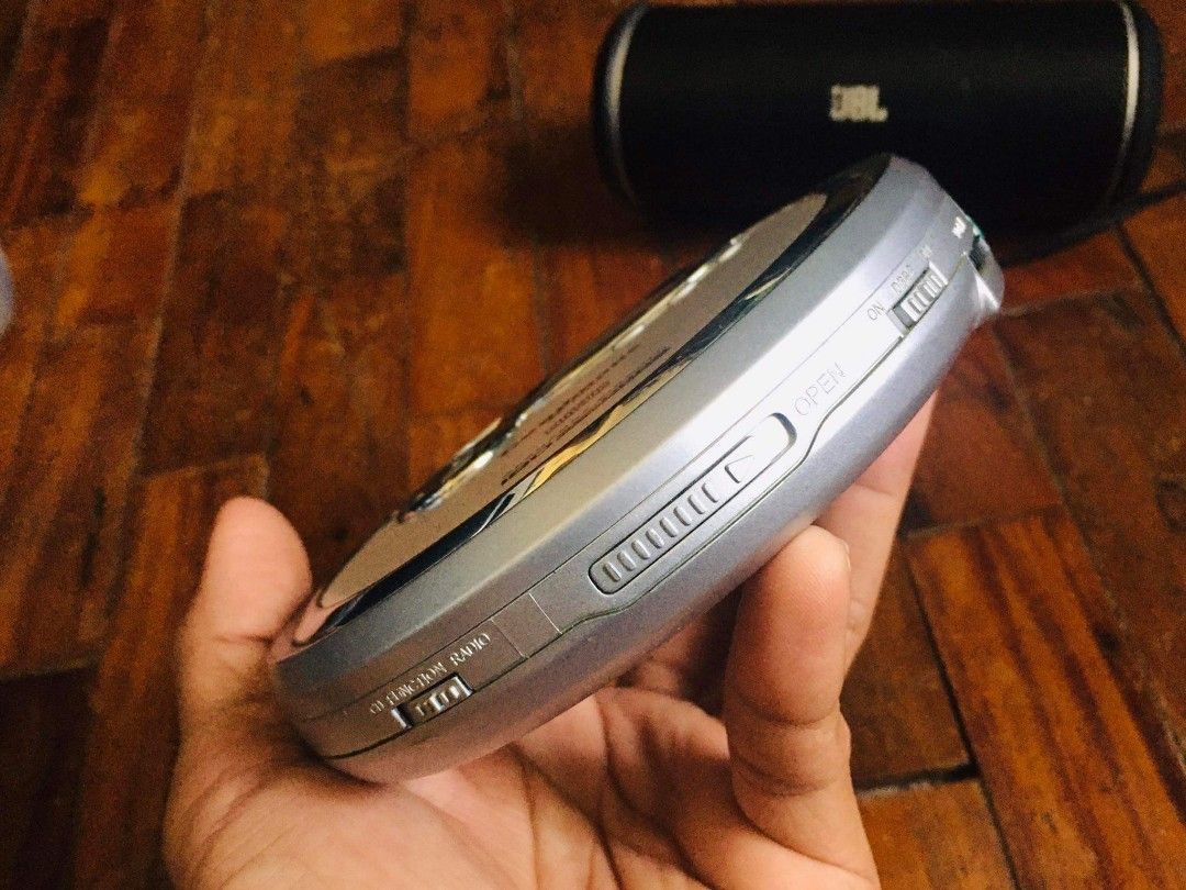 DiSCMAN Portable Player With AM/FM Perfect Working, Audio, Portable ...