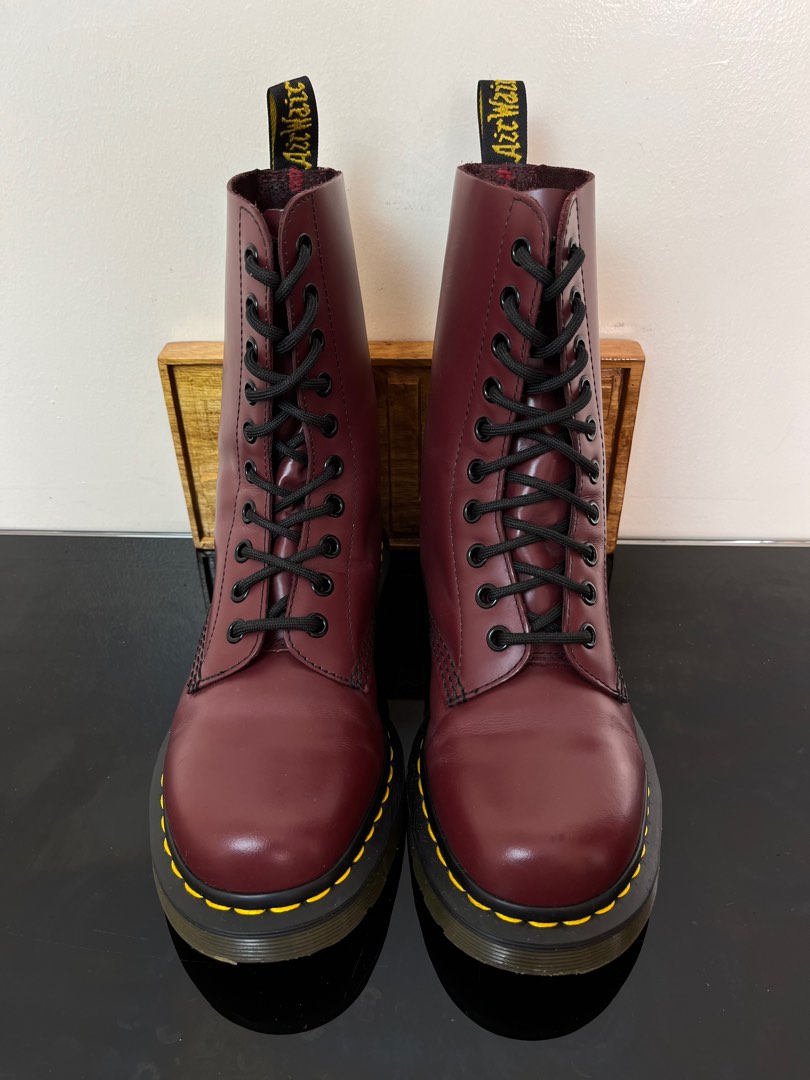 Dr Martens Cherry Red / Uk 4, Women's Fashion, Footwear, Boots on Carousell