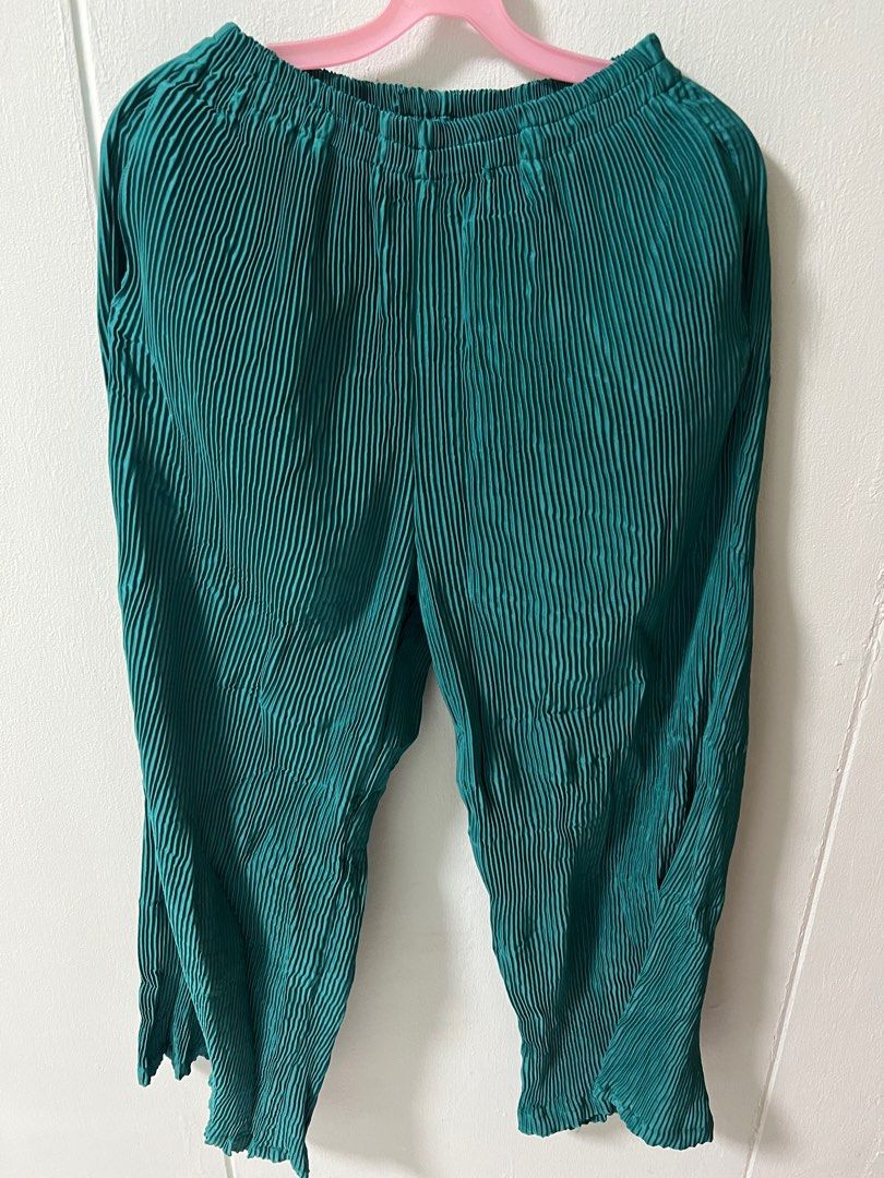 Emerald Pleated Set, Women's Fashion, Dresses & Sets, Sets or ...