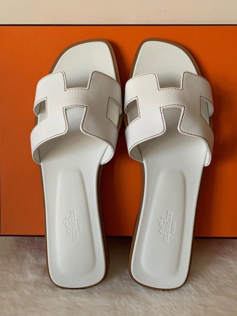 HERMES White Oran s38.5, Women's Fashion, Footwear, Flats & Sandals on ...