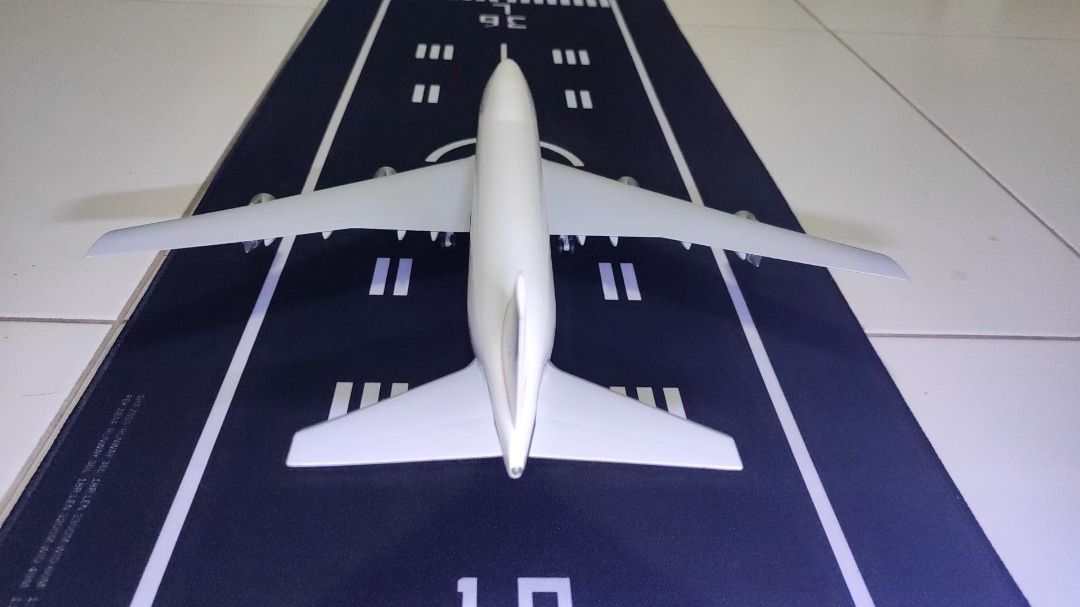 Hogan 1/200 Scale Snap-Fit Aircraft Model (B747-100), Hobbies & Toys ...