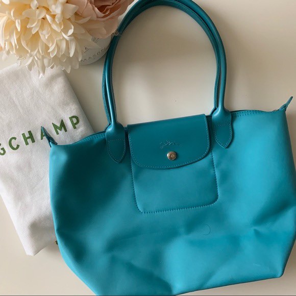 Longchamp planetes in turquoise Le Pliage, Women's Fashion, Bags ...