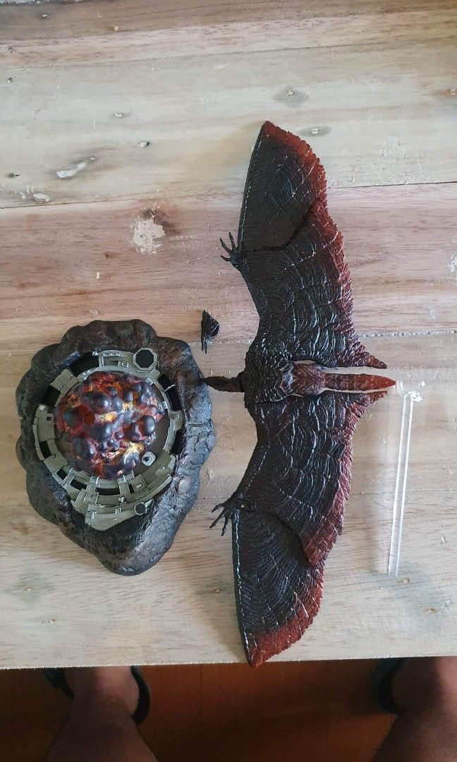 Neca Mothra and rodan, Hobbies & Toys, Toys & Games on Carousell