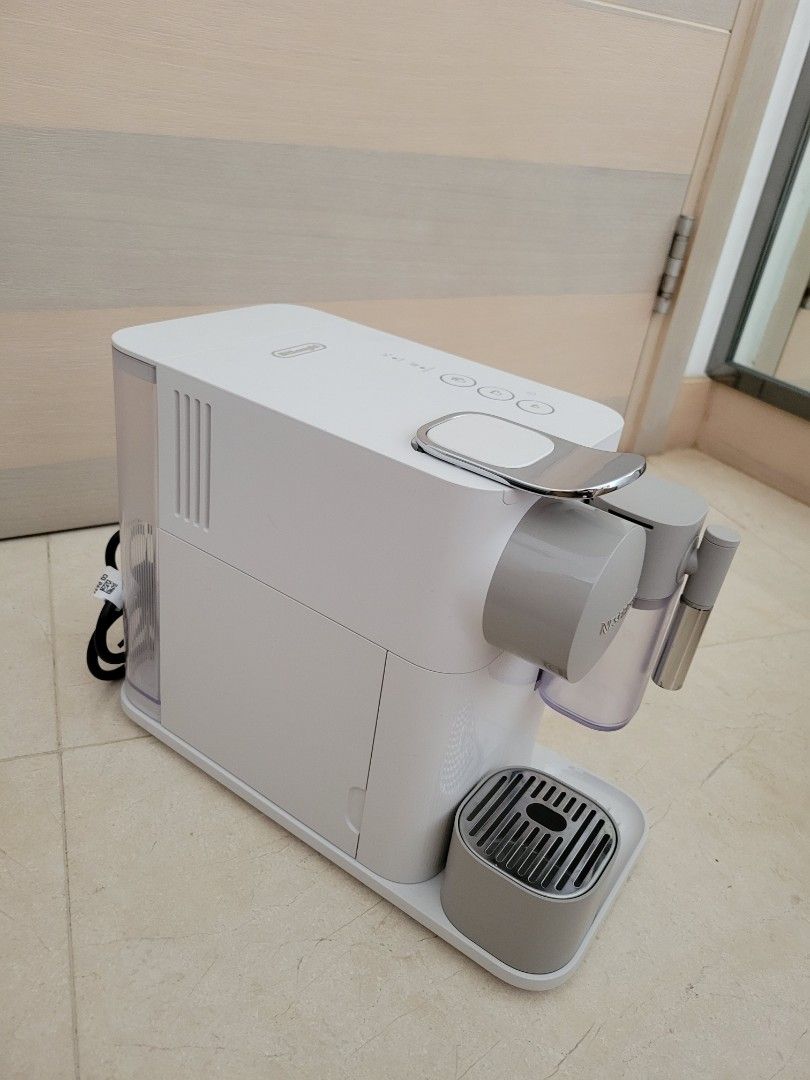 Nespresso F111 Lattissima One, 家庭電器, 廚房電器, 咖啡機及咖啡壺 - Carousell