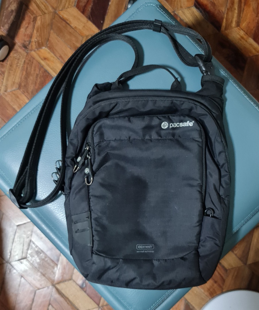 Pacsafe Venturesafe 200 GII, Men's Fashion, Bags, Backpacks on Carousell