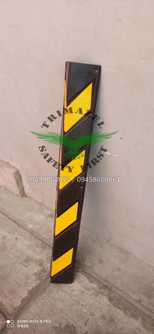 Rubber column guard reflectorize, Commercial & Industrial, Construction ...