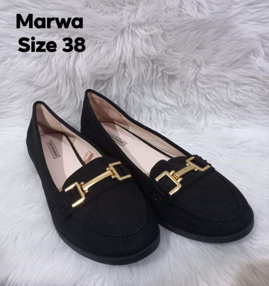 Shoes from Kuwait, Women's Fashion, Footwear, Flats & Sandals on Carousell