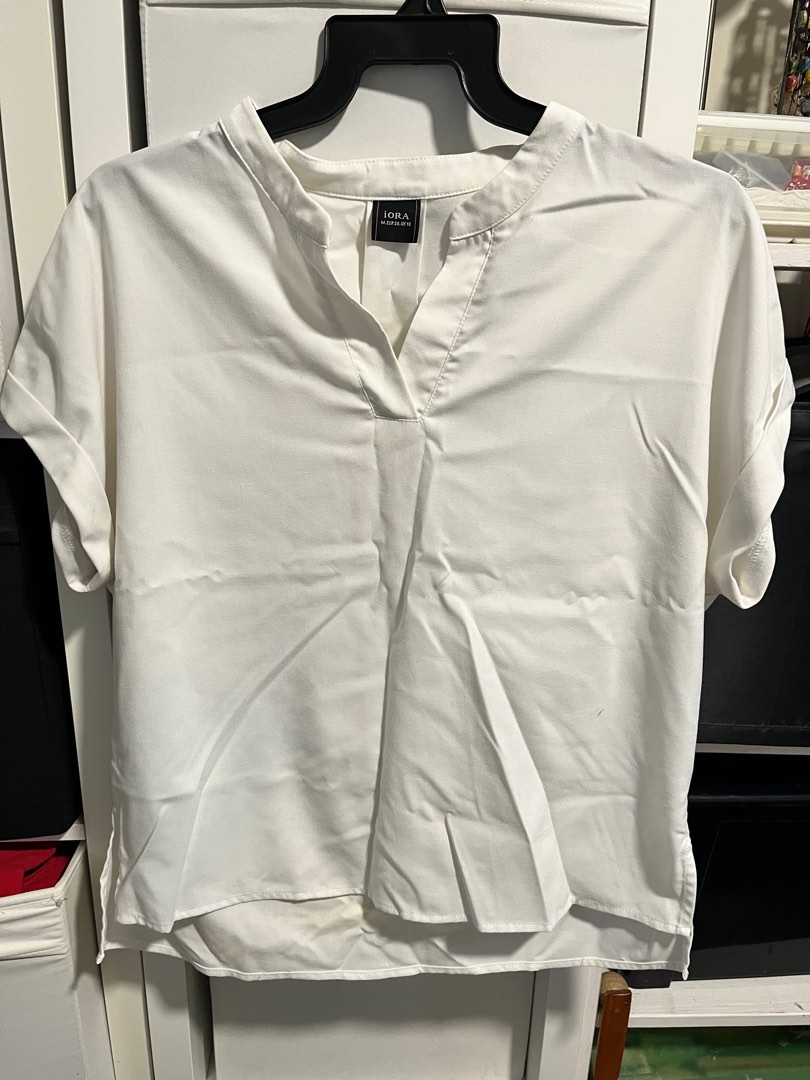 Simple white top, Women's Fashion, Tops, Blouses on Carousell