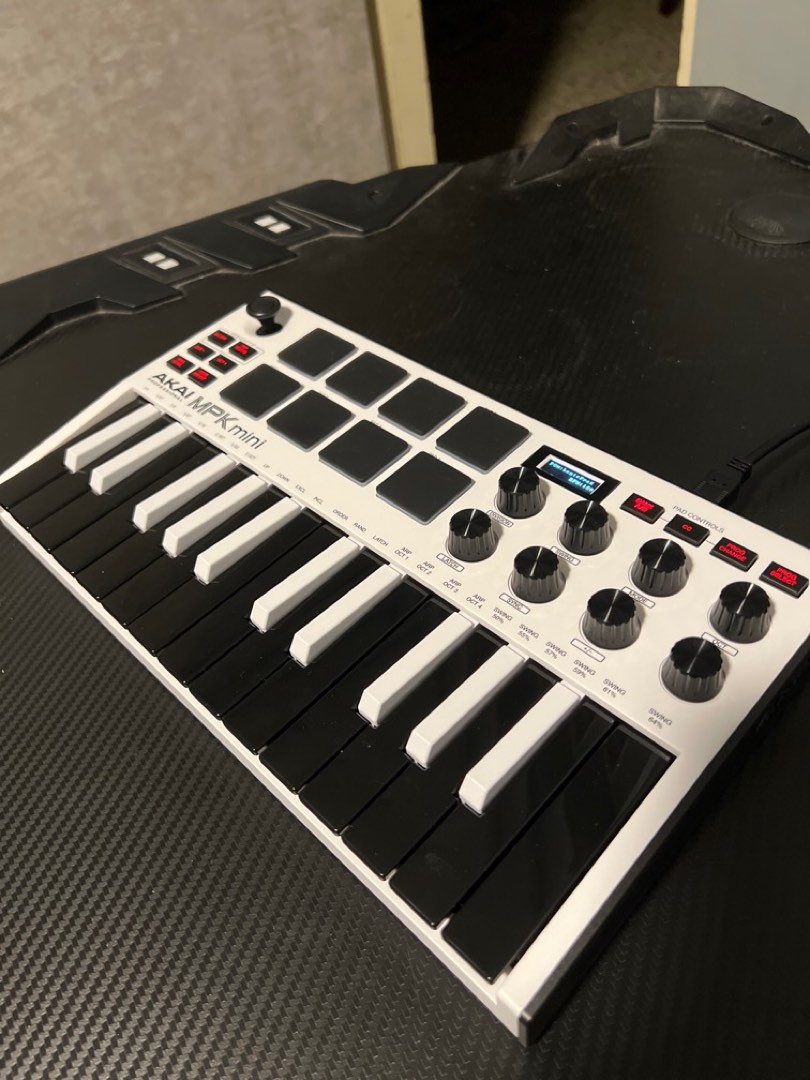 Akai Pro MPK Mini keyboard, Hobbies & Toys, Music & Media, Musical ...