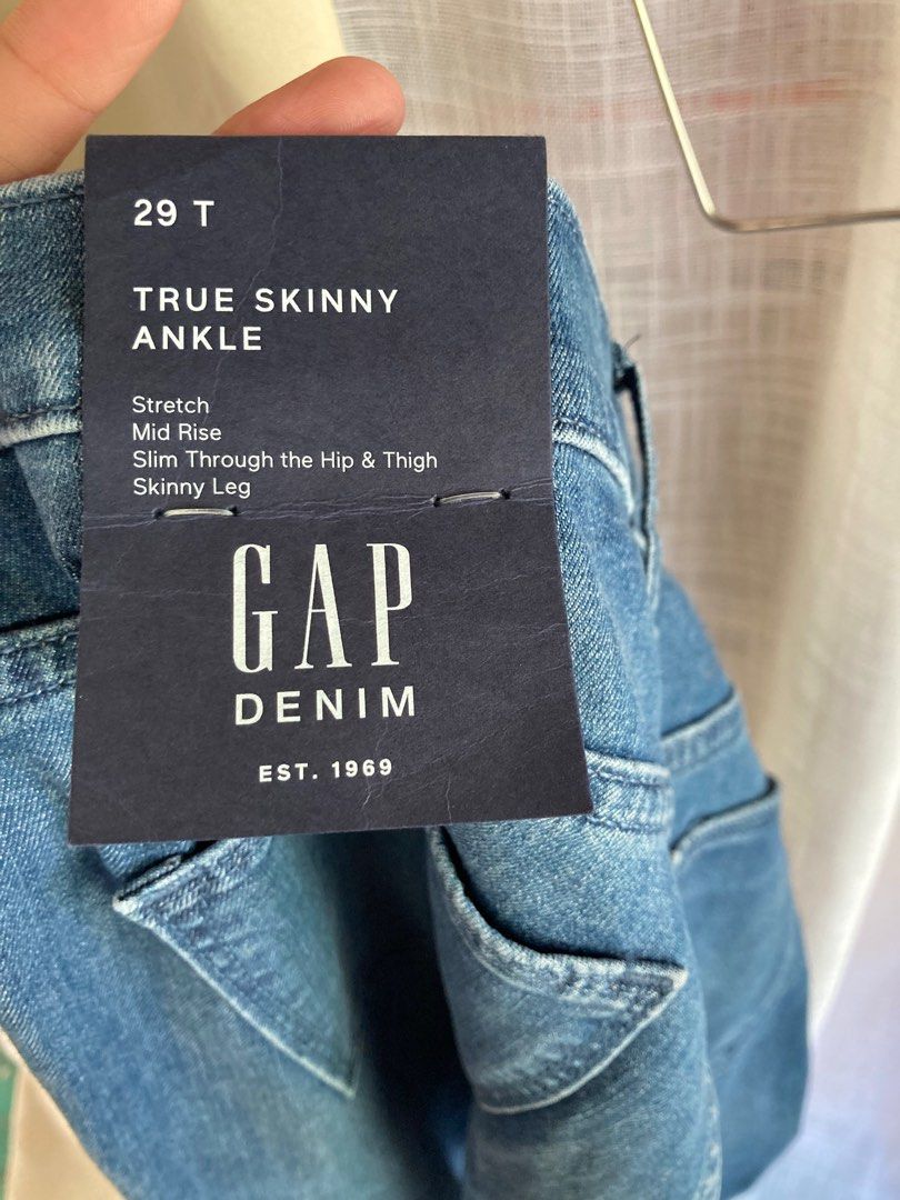 Brandnew Gap ripped jeans, Women's Fashion, Bottoms, Jeans on Carousell