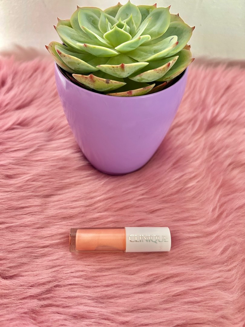 Clinique mini lip gloss, Beauty & Personal Care, Face, Makeup on Carousell