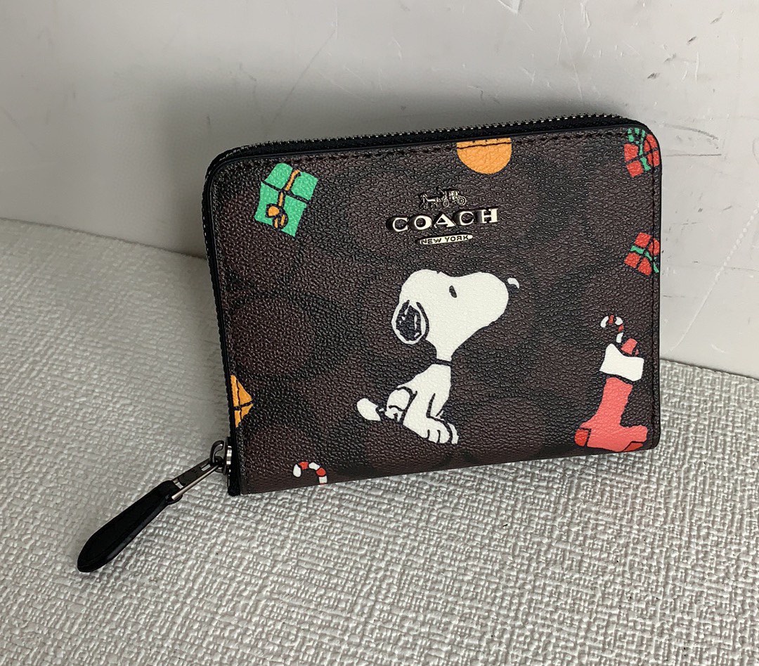 Coach X Peanut Snoopy Wallet, Women's Fashion, Bags & Wallets, Wallets ...