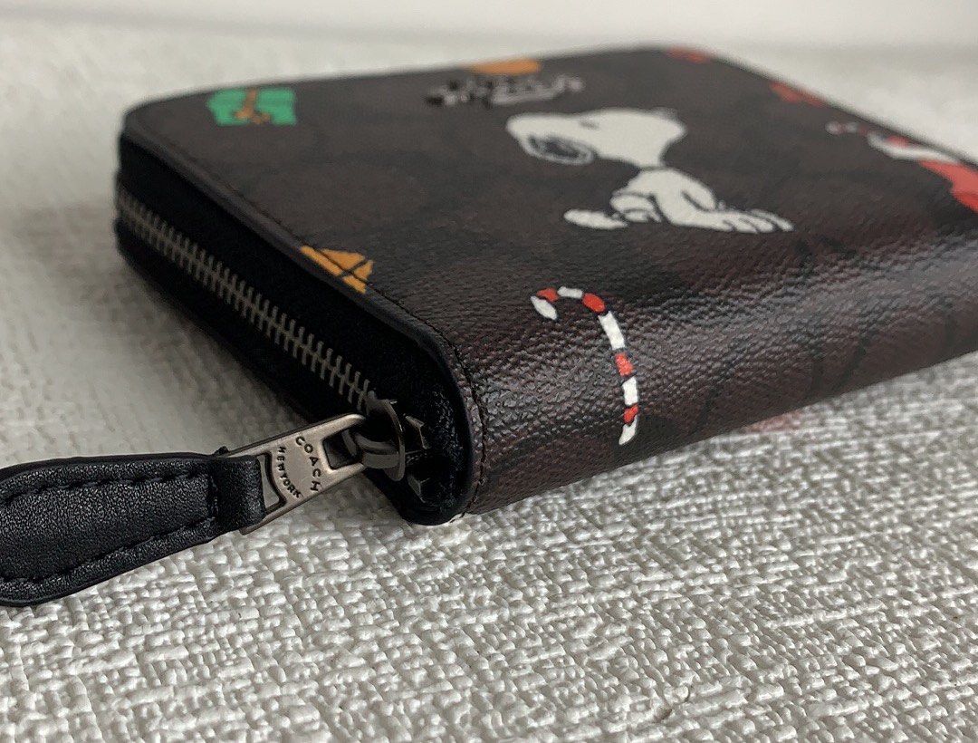 Coach X Peanut Snoopy Wallet, Women's Fashion, Bags & Wallets, Wallets ...