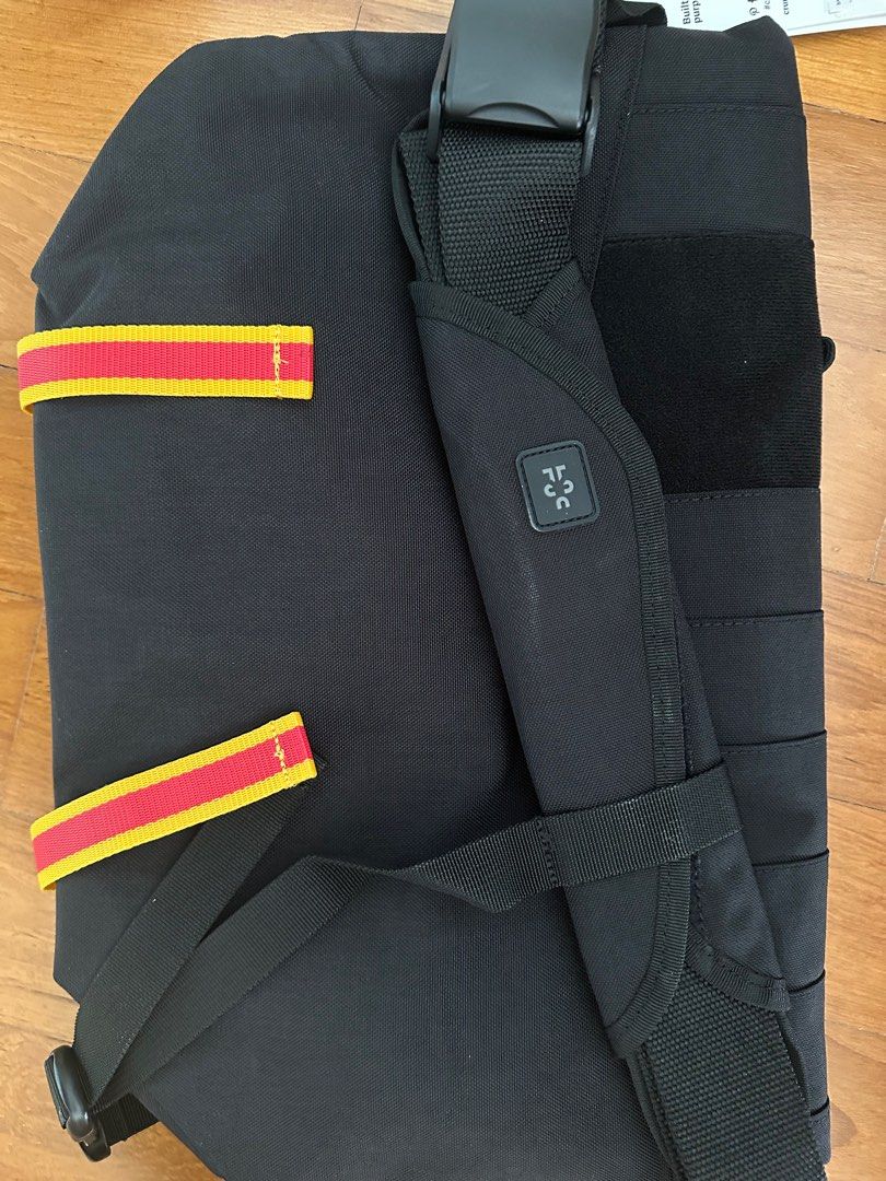Crumpler 25 Anniversary Barney Messenger Bag, Women's Fashion, Bags ...