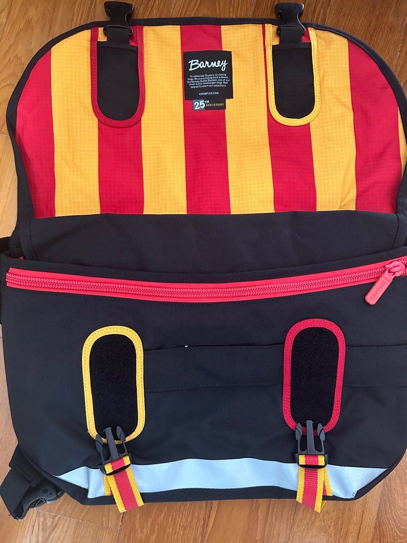 Crumpler 25 Anniversary Barney Messenger Bag, Women's Fashion, Bags ...