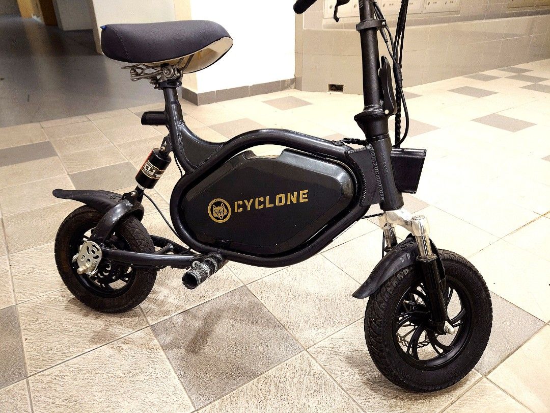 Electrowolf Cyclone E-scooter electric scooter bike bicycle stock ...