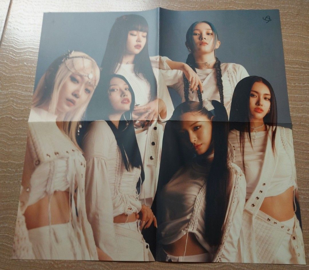 Everglow Last Melody First Memoir version, Hobbies & Toys, Memorabilia ...