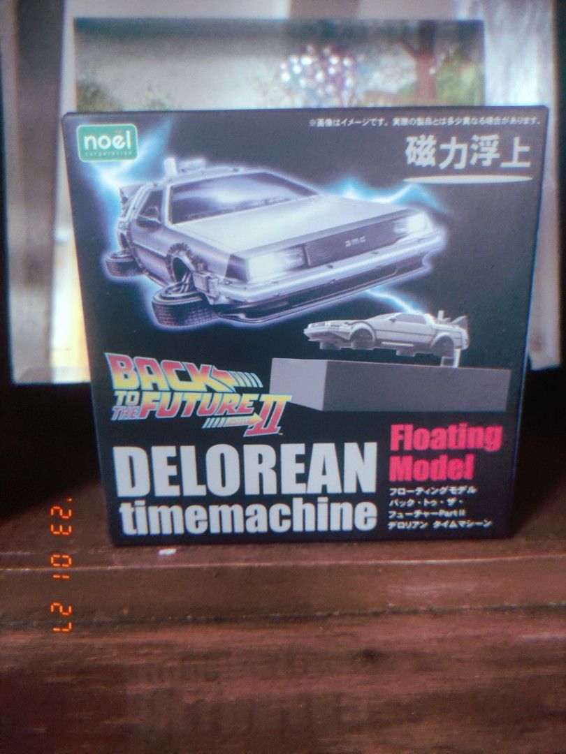 Floating DeLorean Back to the future (magnetized), Hobbies & Toys, Toys ...